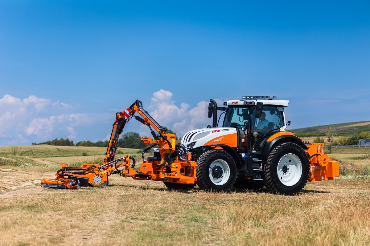 Komunální traktory a malotraktory | AGROTEC Plus s.r.o.